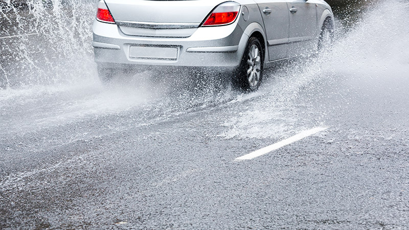 Hydroplaning How To Avoid It? | AutoGuru