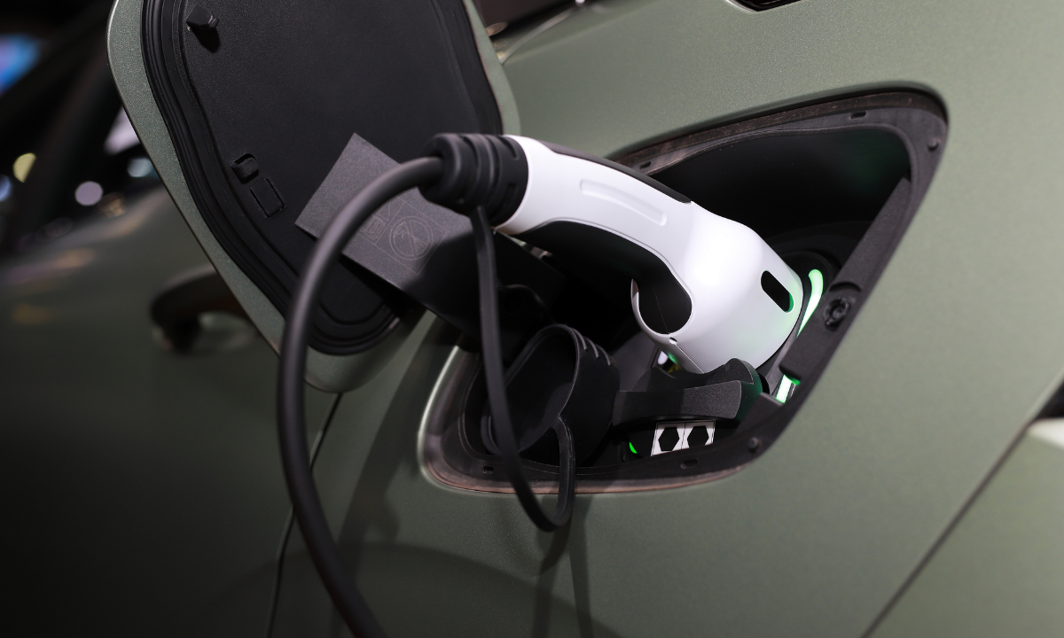 Petrol vs Electric Cars Australia 2026 - AutoGuru